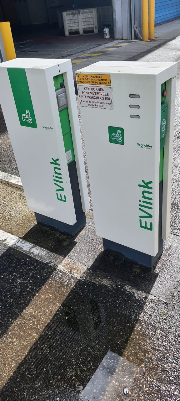 borne recharge véhicule électrique Peugeot 208 EVlink d'occasion